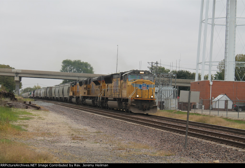 UP 3813 & others (1)